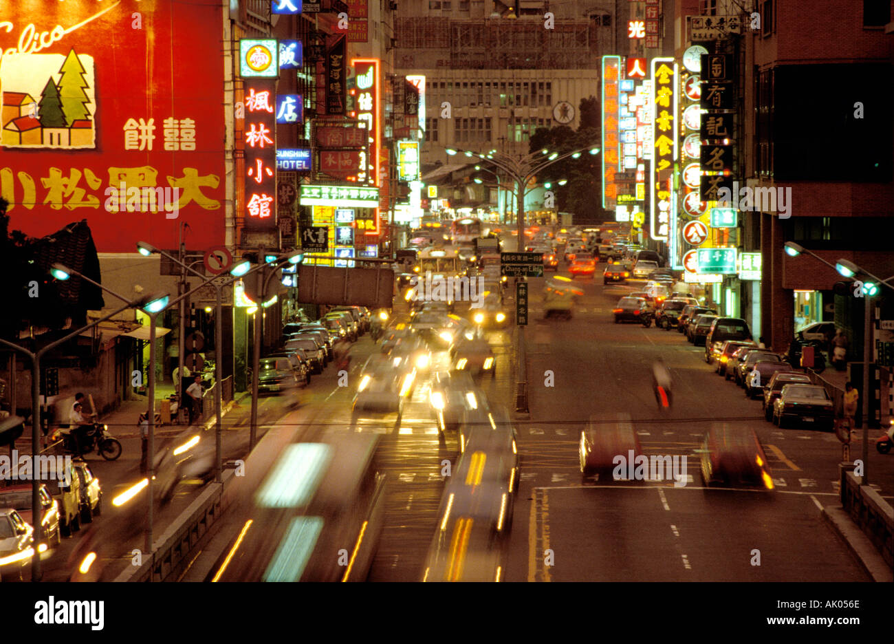 Street sign chinese signs taipei hi-res stock photography and images ...