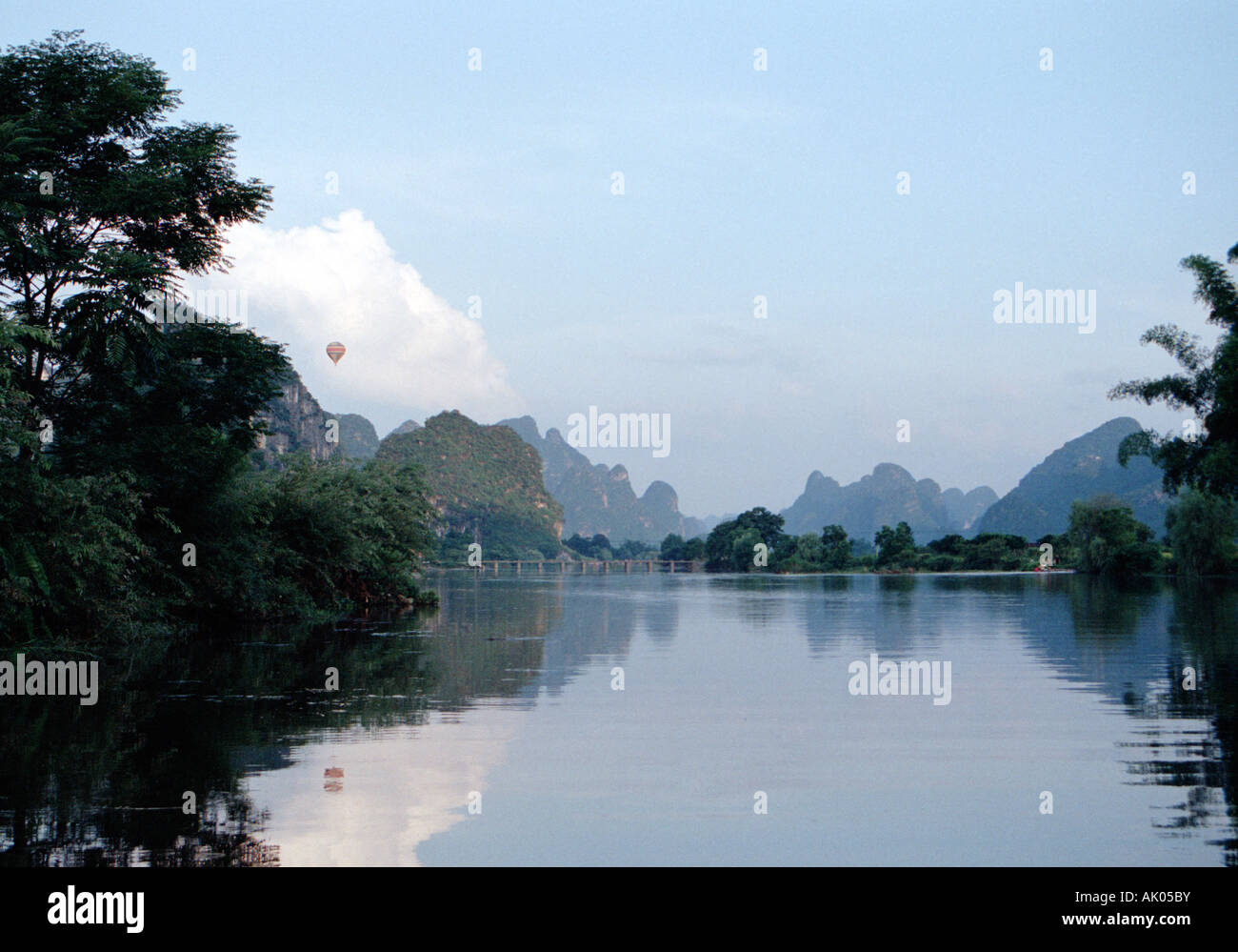 Bamboo rafting along the Li River in Yangshuo, China Stock Photo - Alamy