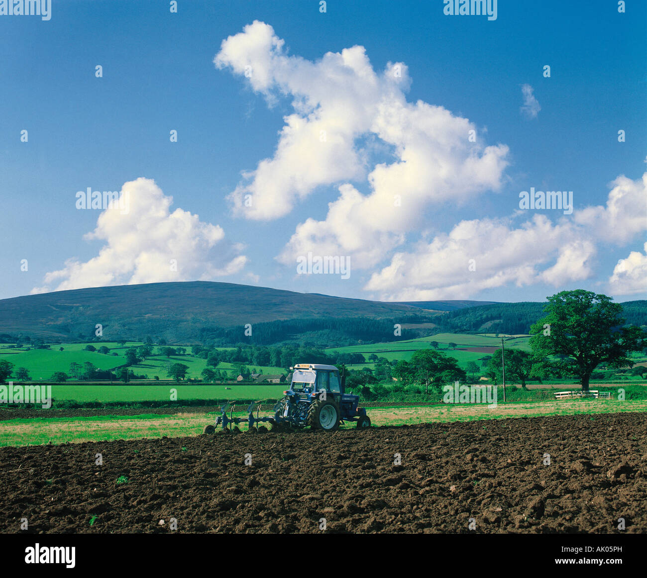 Tractor ploughing devon field hi-res stock photography and images - Alamy