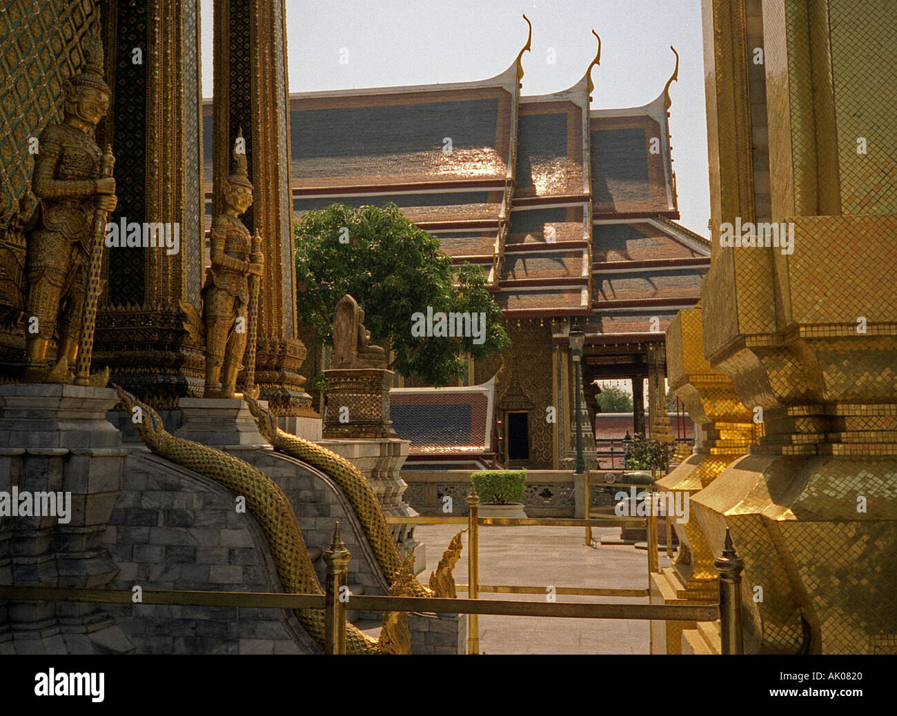Gold rich temple hi-res stock photography and images - Alamy