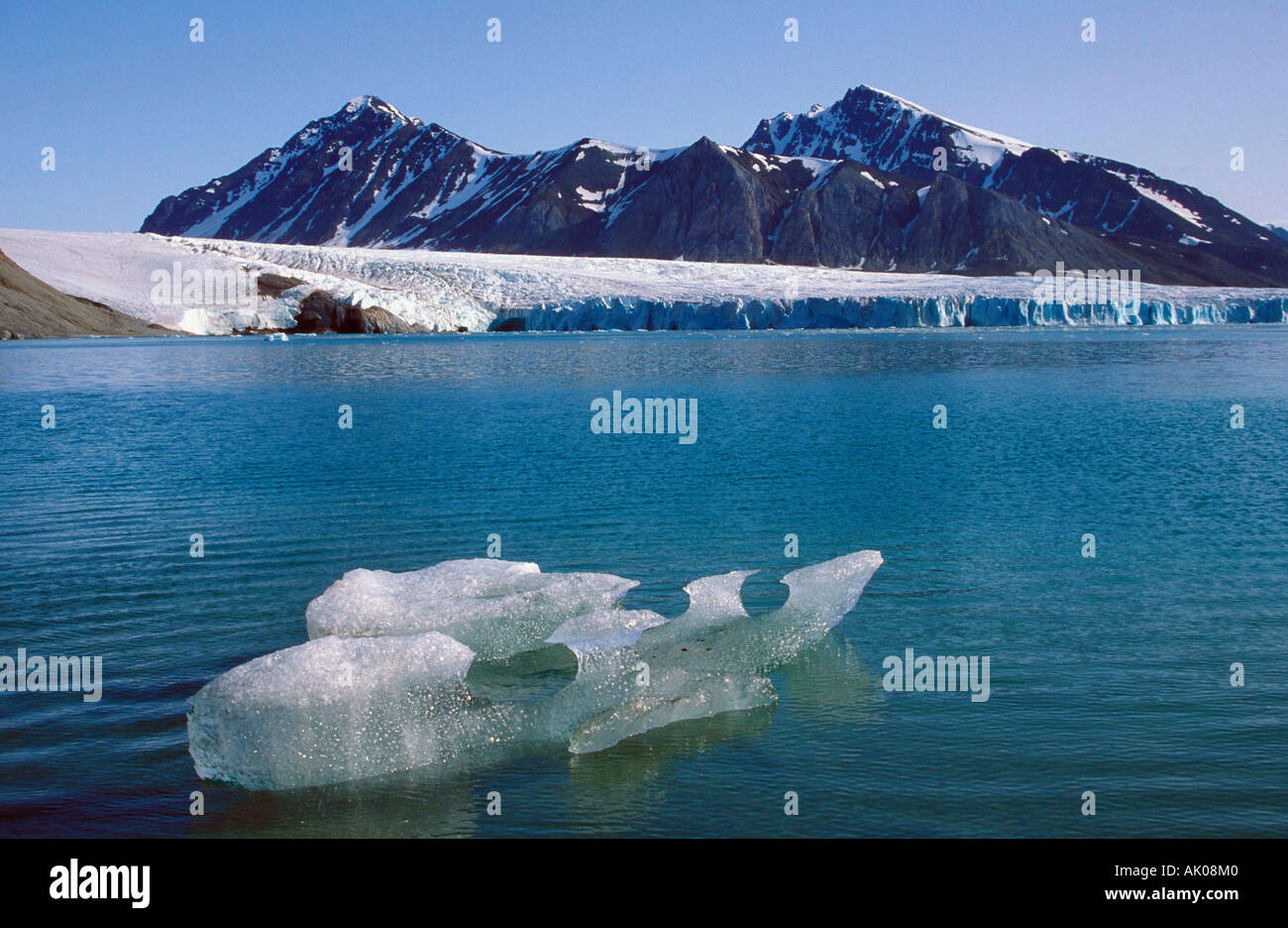 Small iceberg in waters hi-res stock photography and images - Alamy