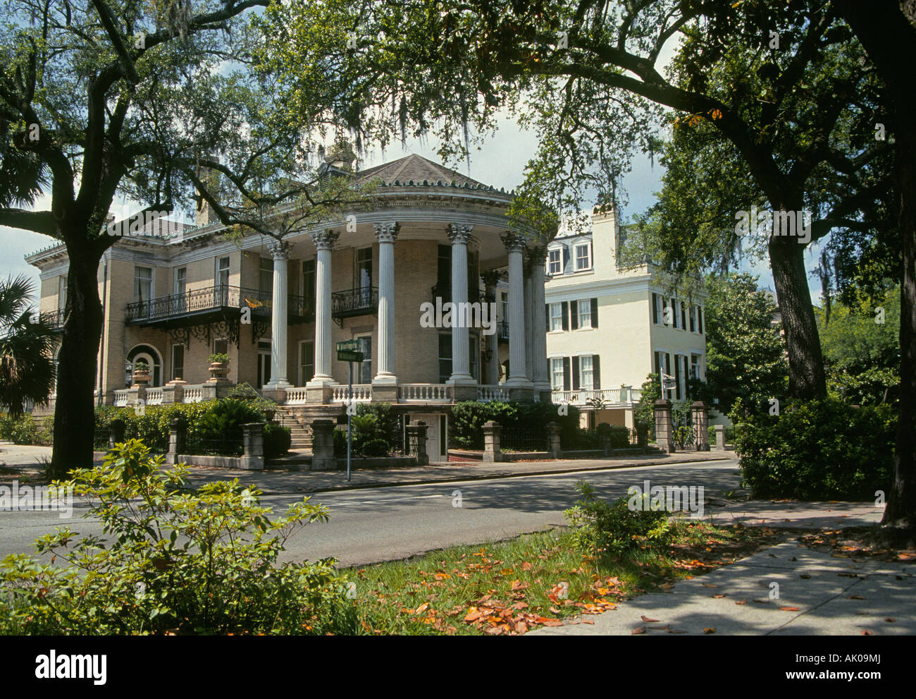 Greek revival antebellum home hi-res stock photography and images - Alamy