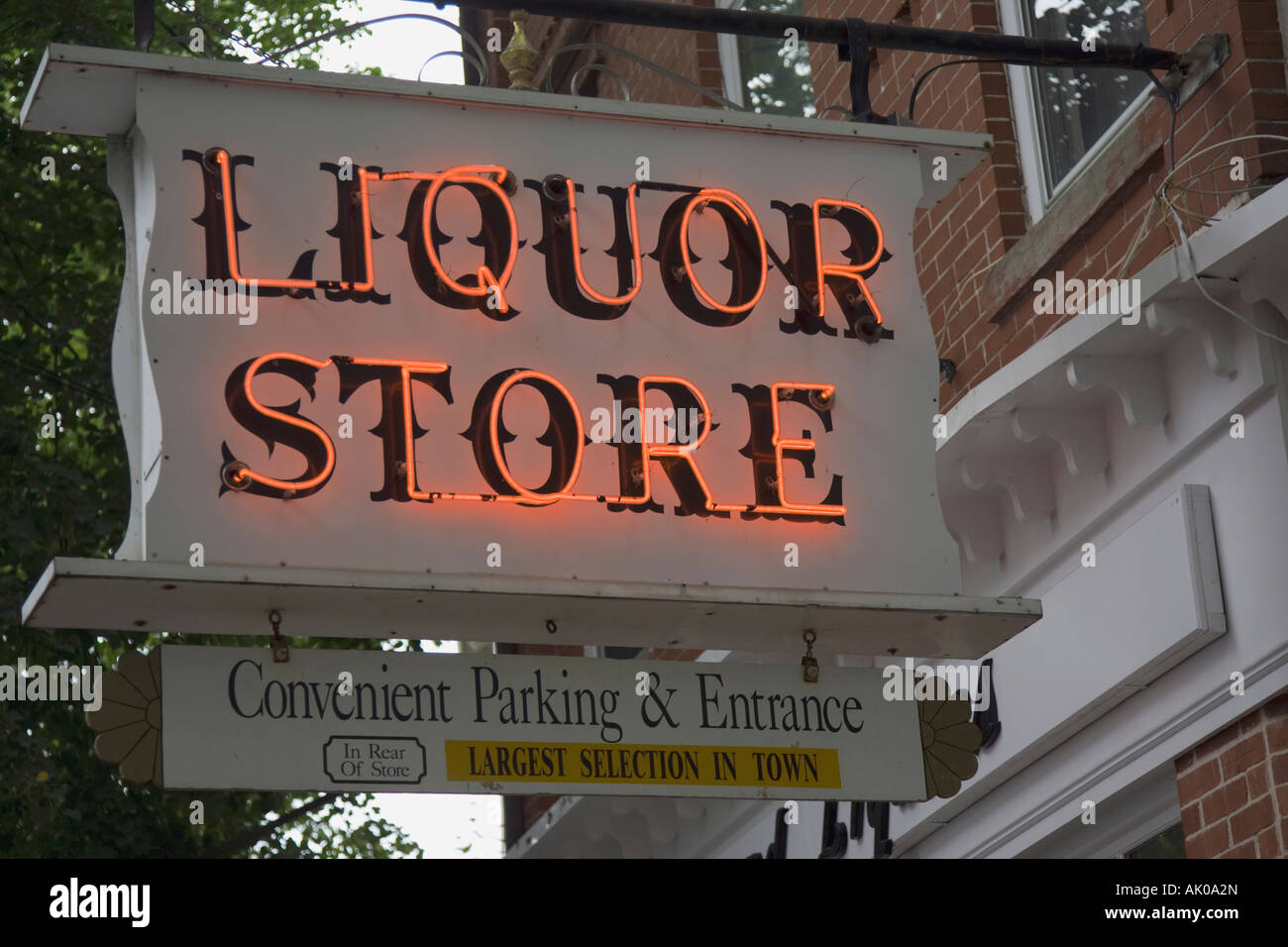 Sign above a liquor store Stock Photo - Alamy