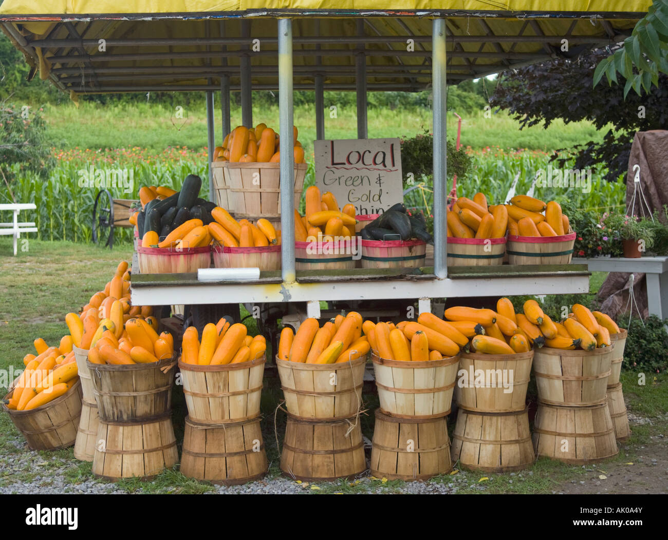 Produce at an outdoor market Stock Photo - Alamy