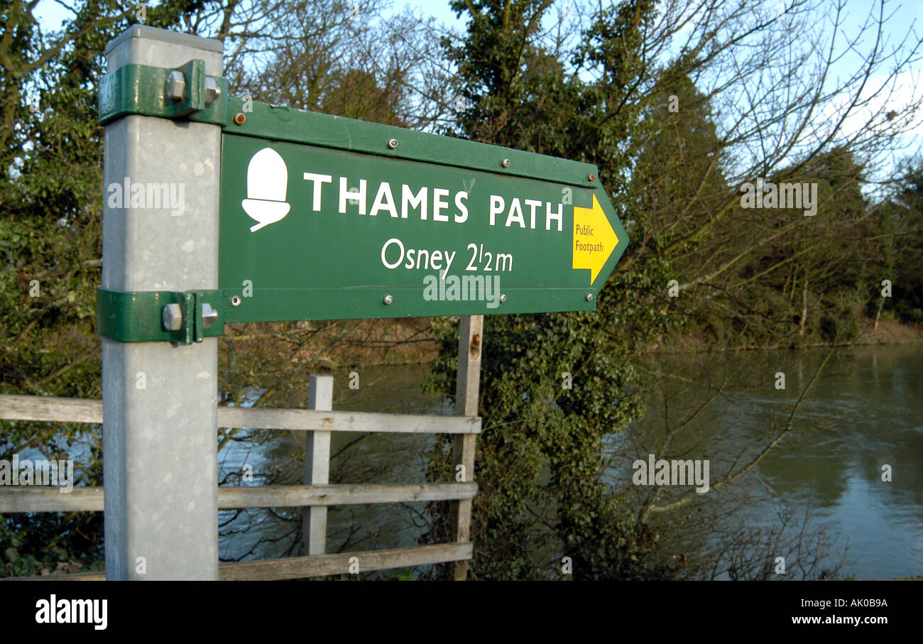 Thames path sign Stock Photo - Alamy