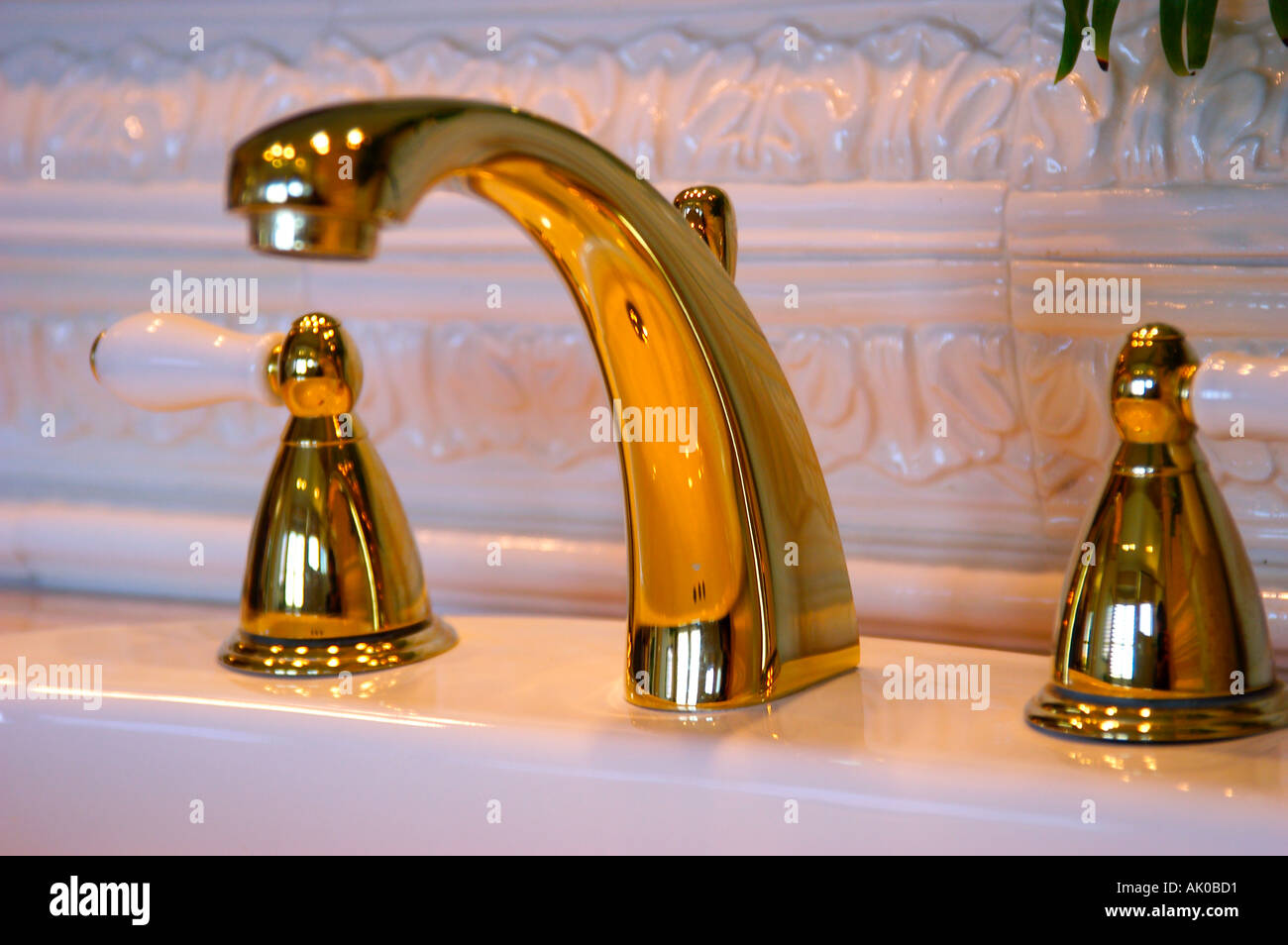 Gold faucets hi-res stock photography and images - Alamy