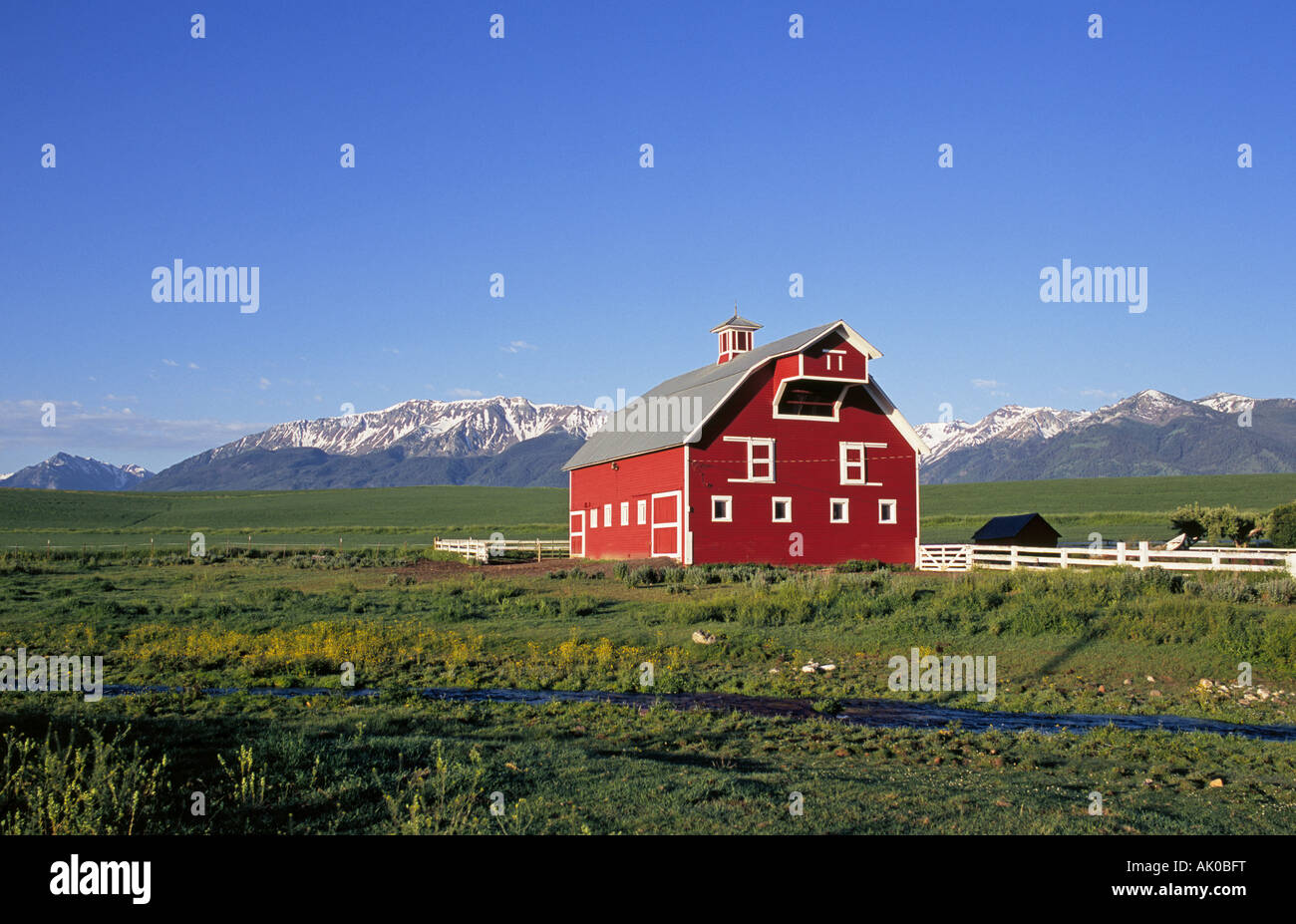 Red barn joseph oregon wallowa hi-res stock photography and images - Alamy