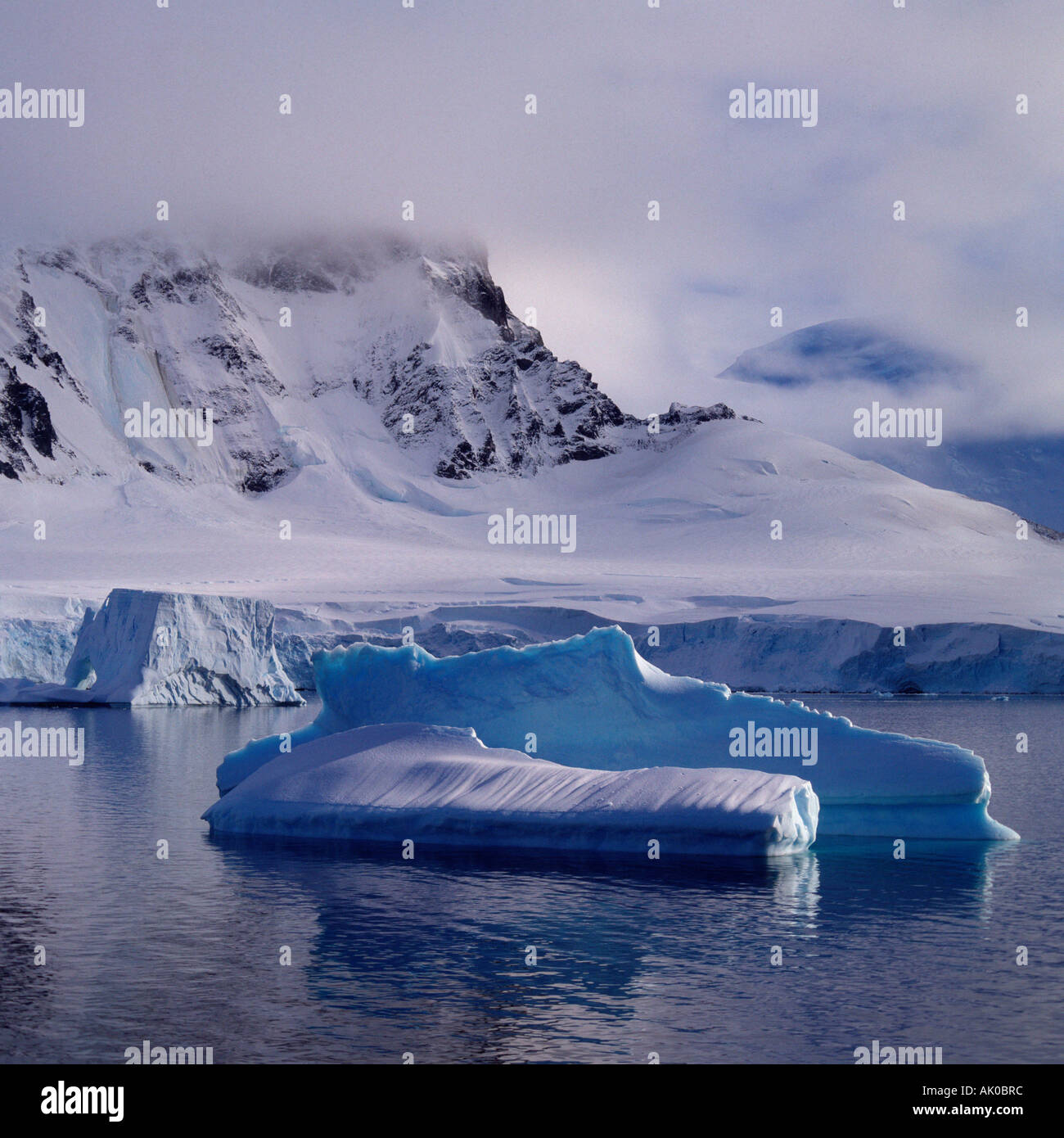 Iceberg in neumayer channel hi-res stock photography and images - Alamy