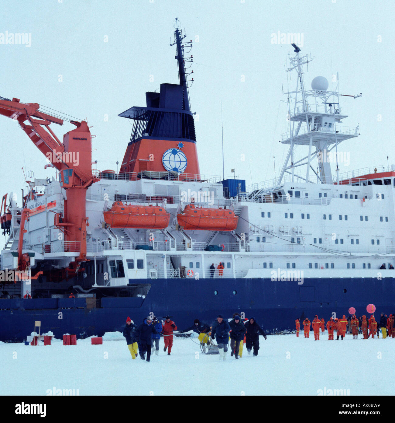 Front of ship hi-res stock photography and images - Alamy