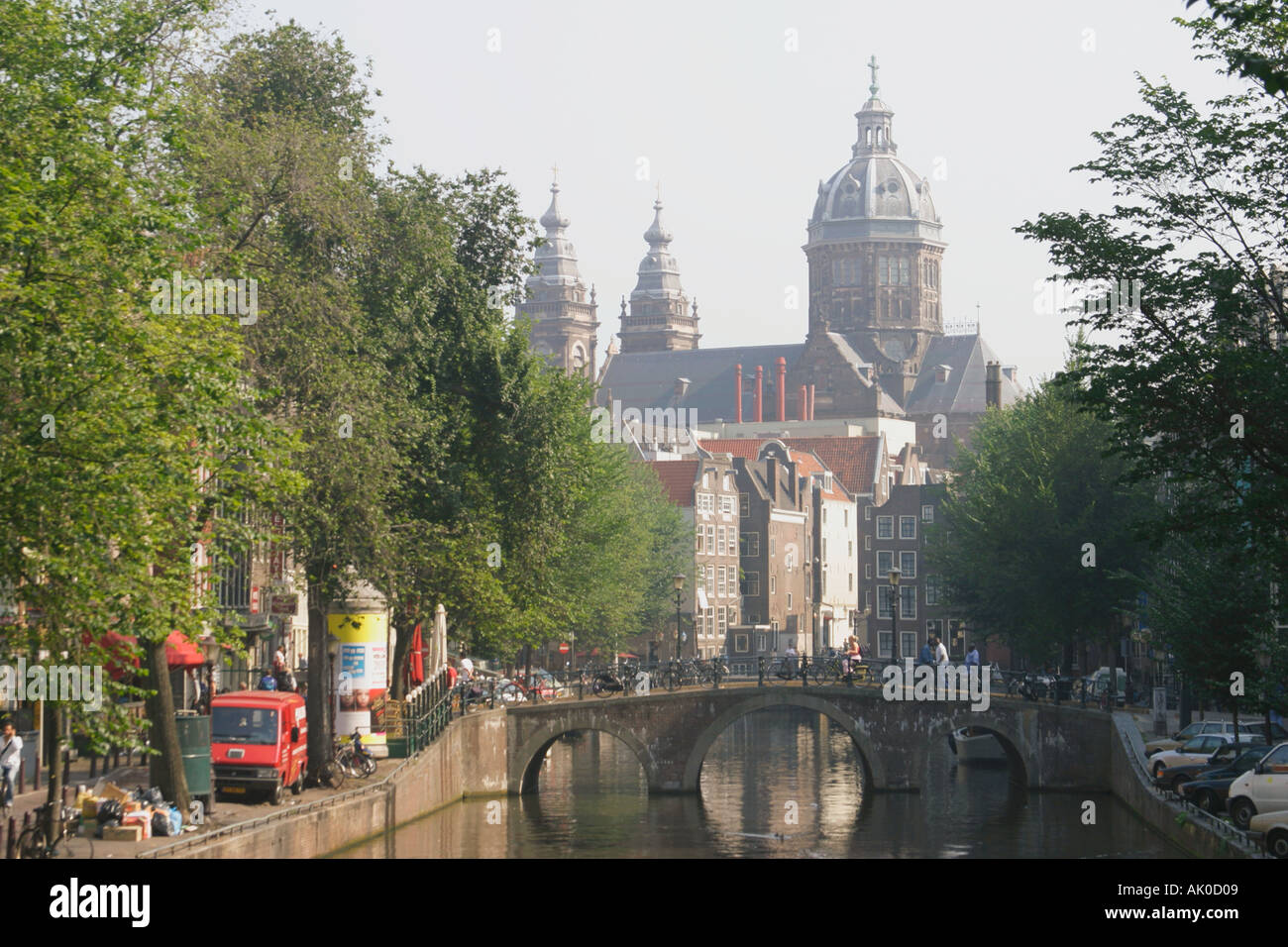 Amsterdam Holland View to Oude Kerk Stock Photo - Alamy