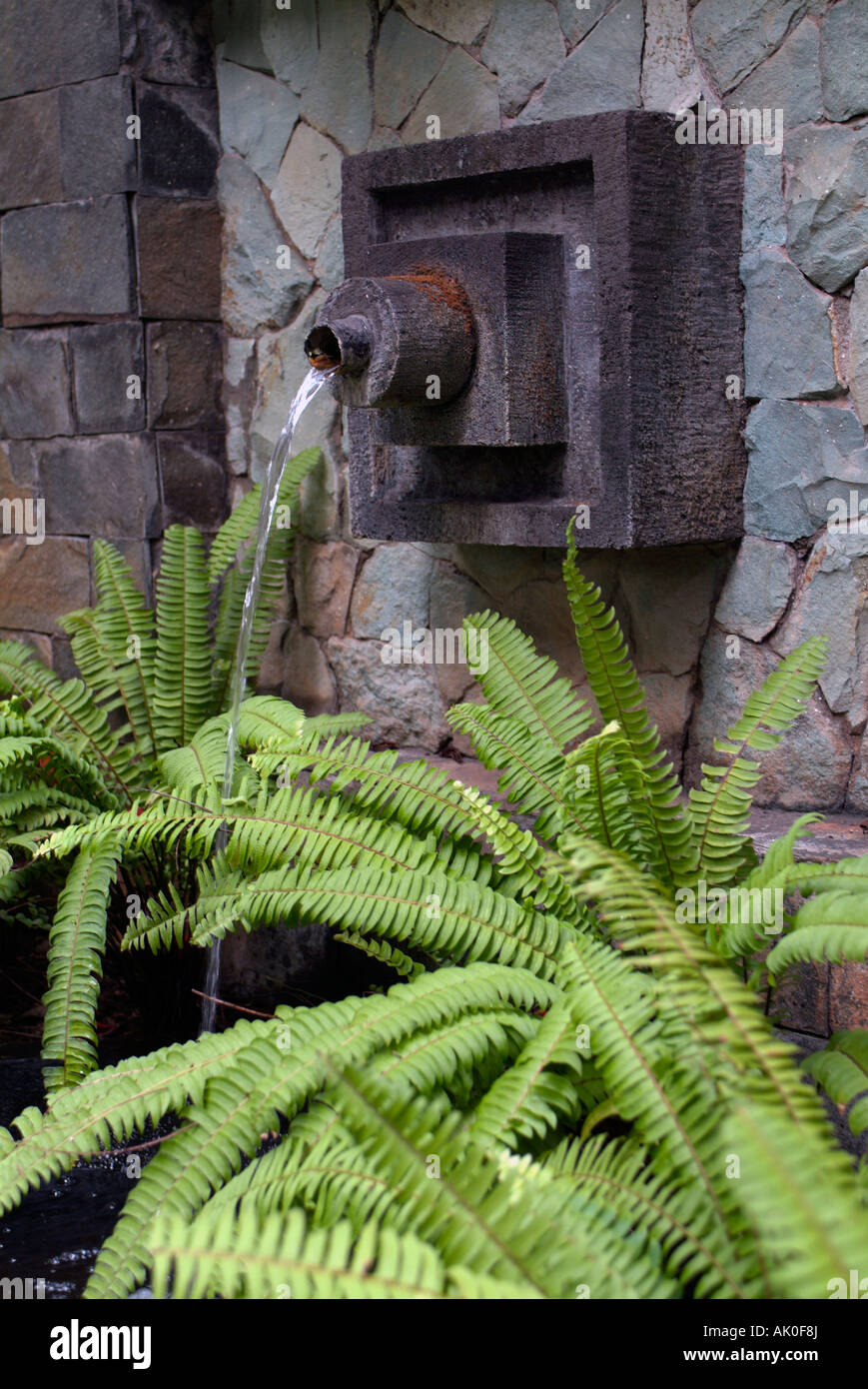 Round water feature hi-res stock photography and images - Alamy