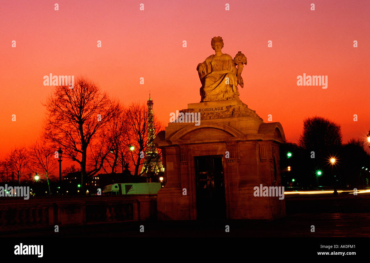Statue / Paris Stock Photo - Alamy
