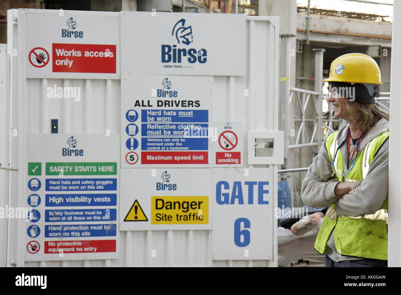 A group of construction workers uk hi-res stock photography and images ...