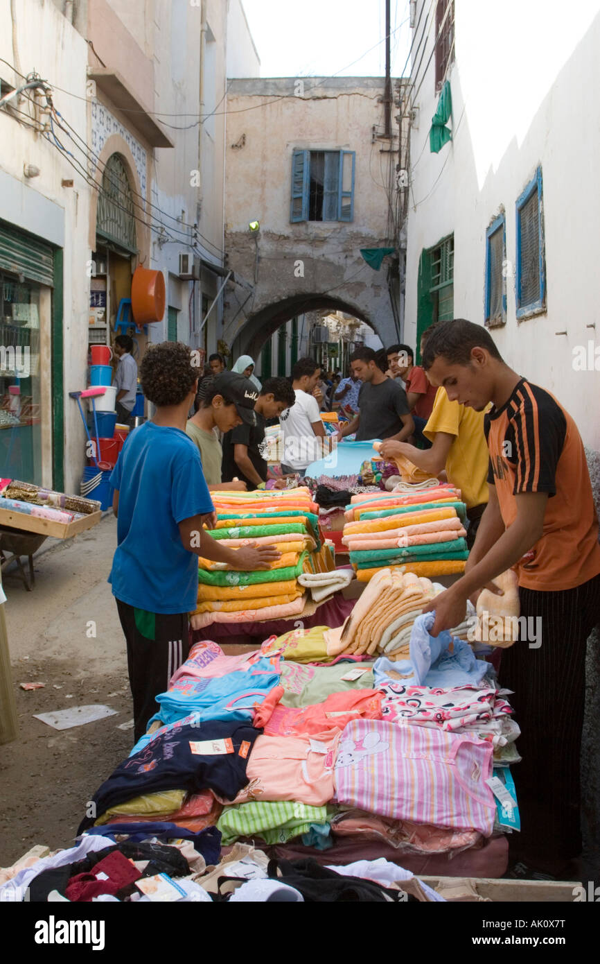 Street clothes vendor hi-res stock photography and images - Alamy