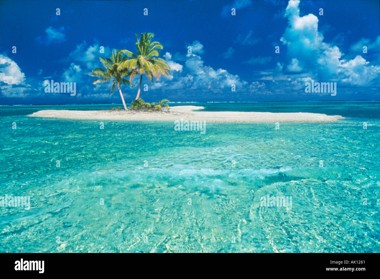 Tahitian motu island in French Polynesia, South Pacific Ocean Stock ...