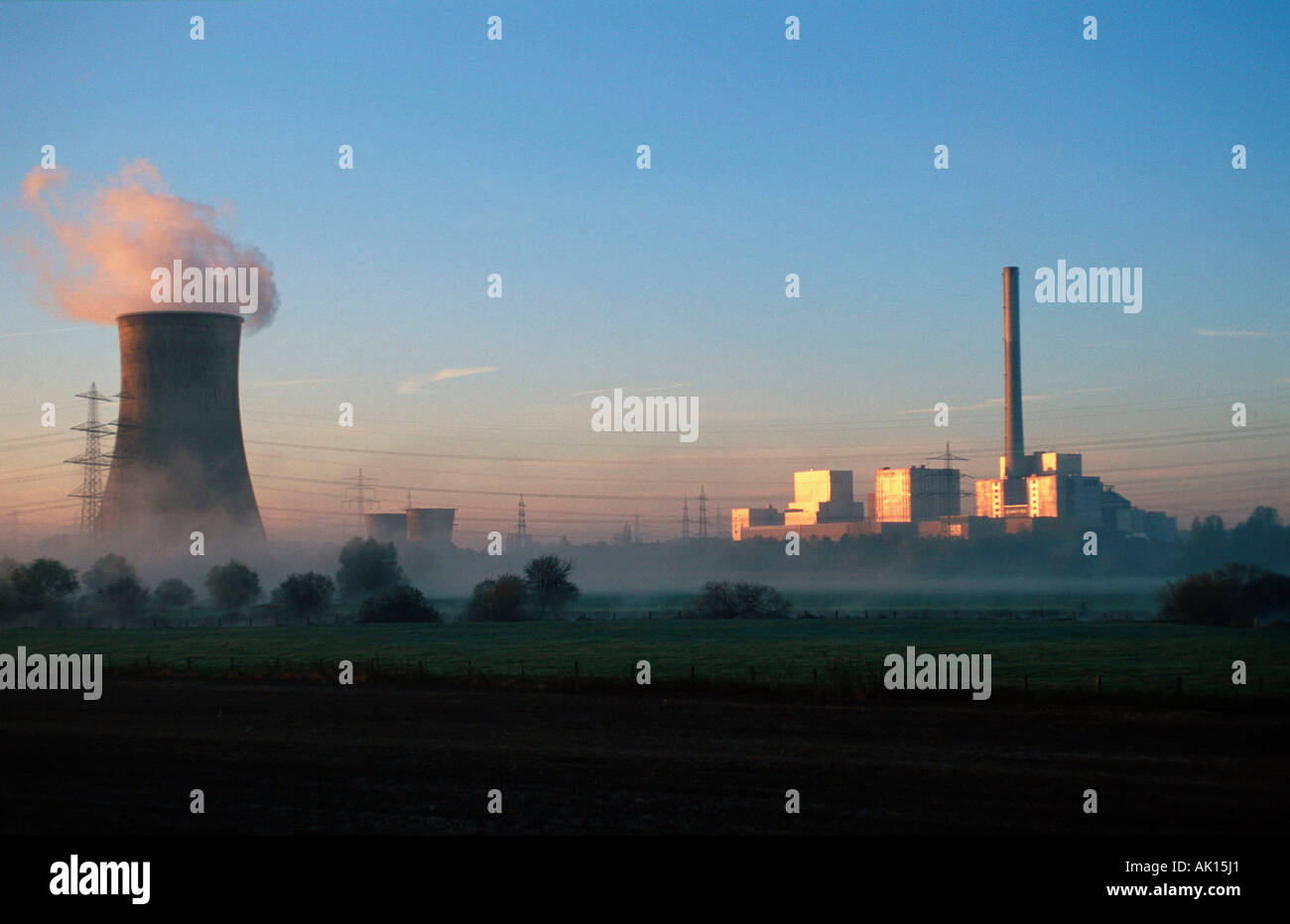 Nuclear Power Station / Hamm-Uentrop / Atomkraftwerk Stock Photo - Alamy