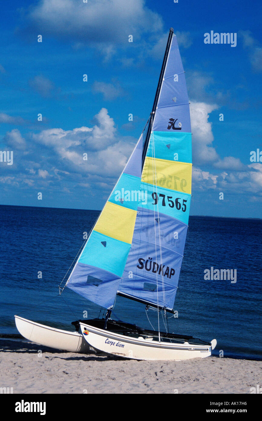 Katamaran am strand hi-res stock photography and images - Alamy