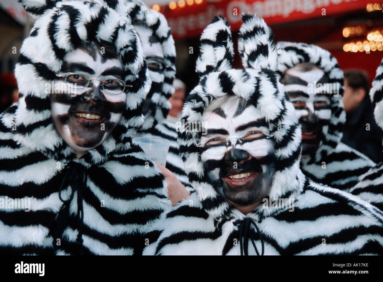 Men dressed like women hi-res stock photography and images - Alamy