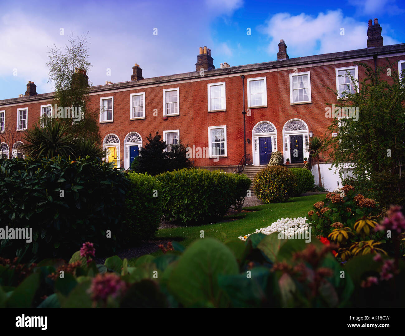 Row houses hi-res stock photography and images - Alamy