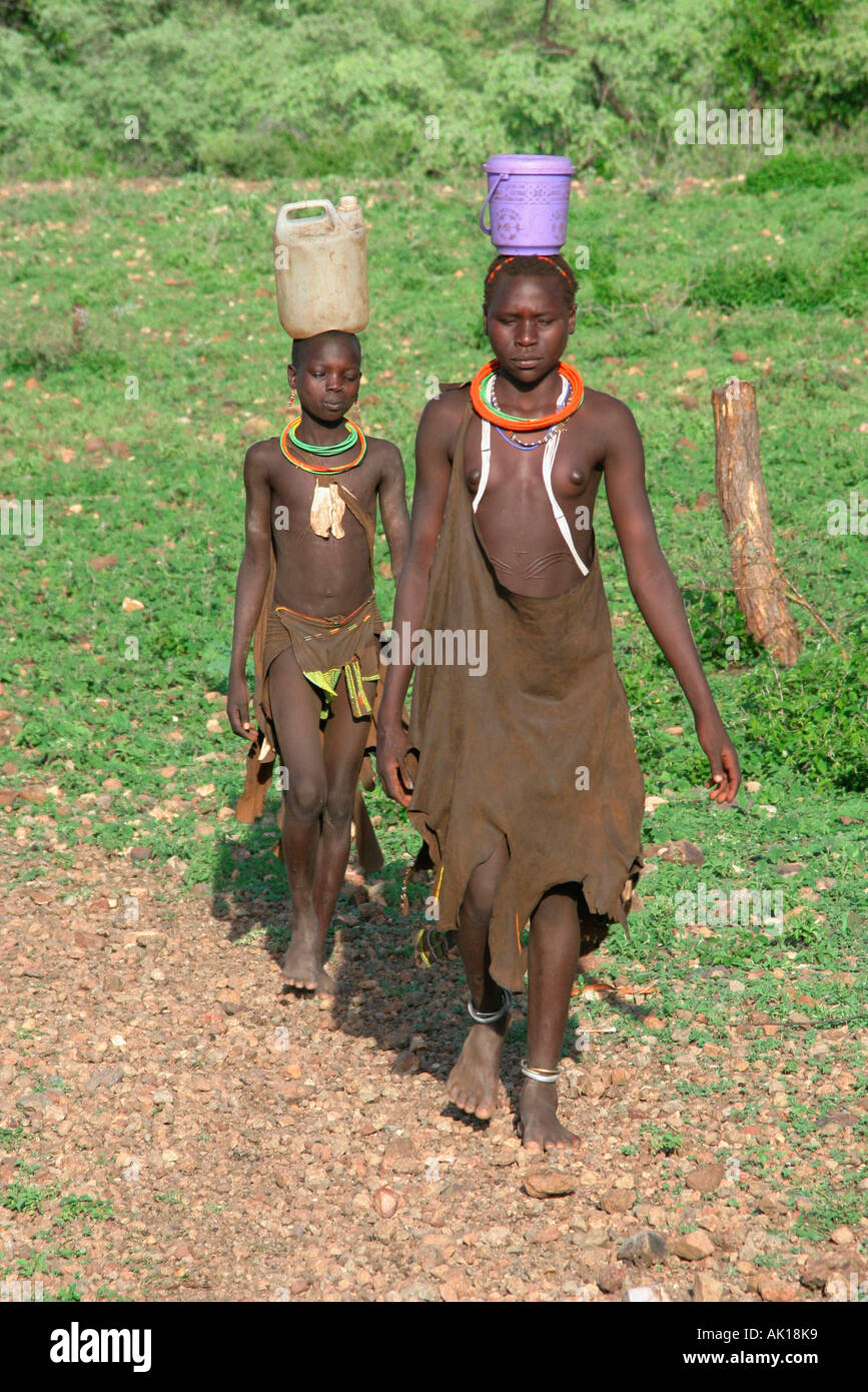 Toposa girl hi-res stock photography and images - Alamy