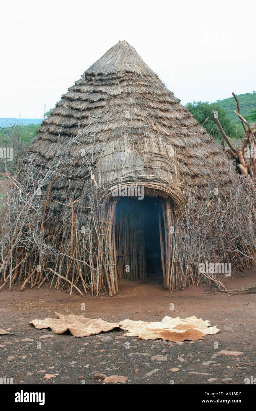 Toposa hut / Nyanyagachor Stock Photo - Alamy