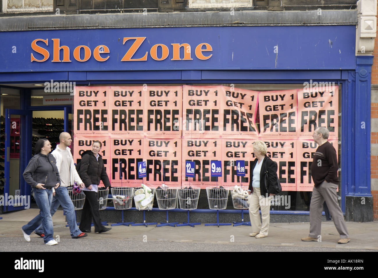 Baxtergate whitby north yorkshire hi-res stock photography and images ...