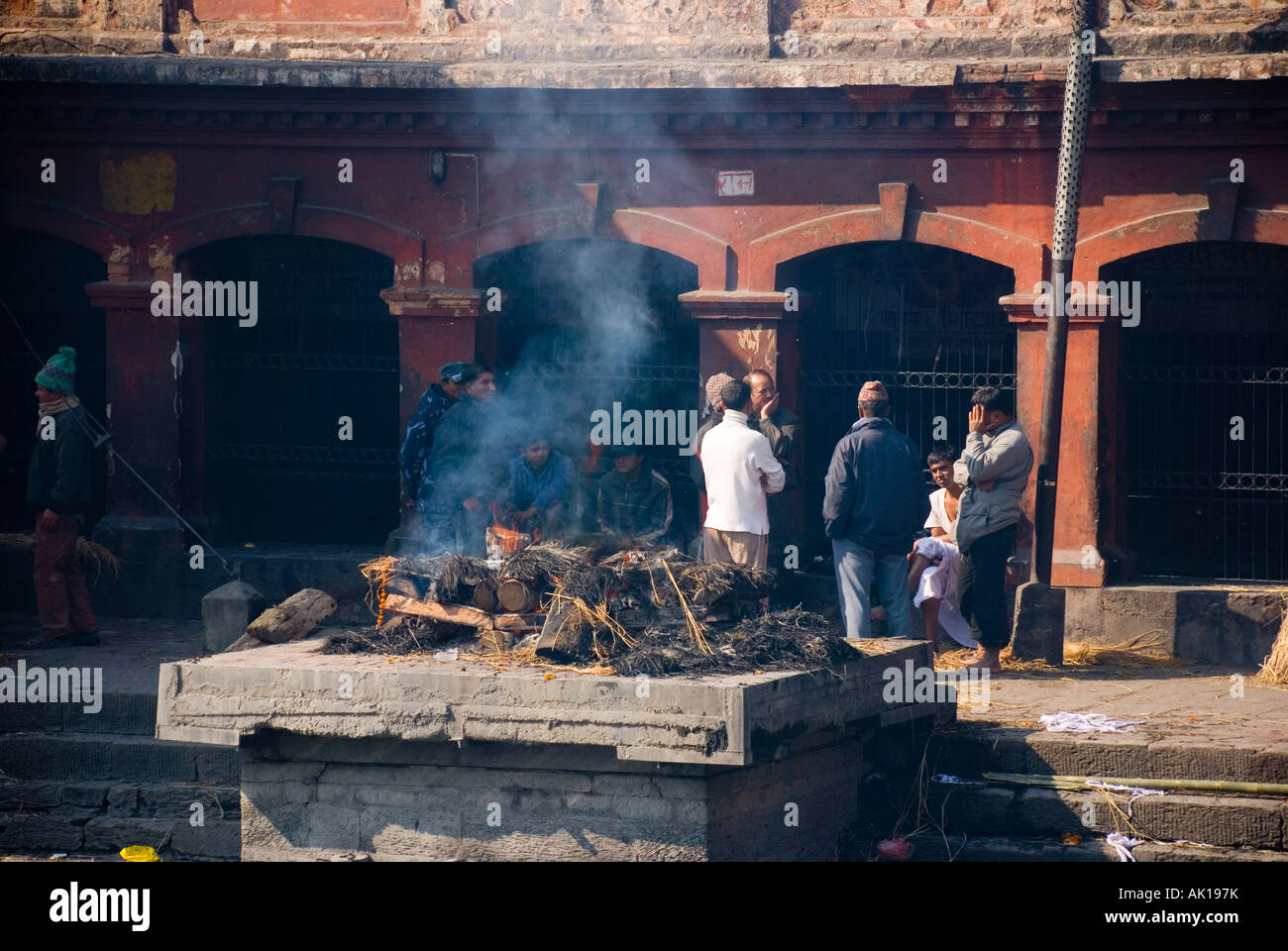 Death burning cremation fire pashupatinath hi-res stock photography and ...