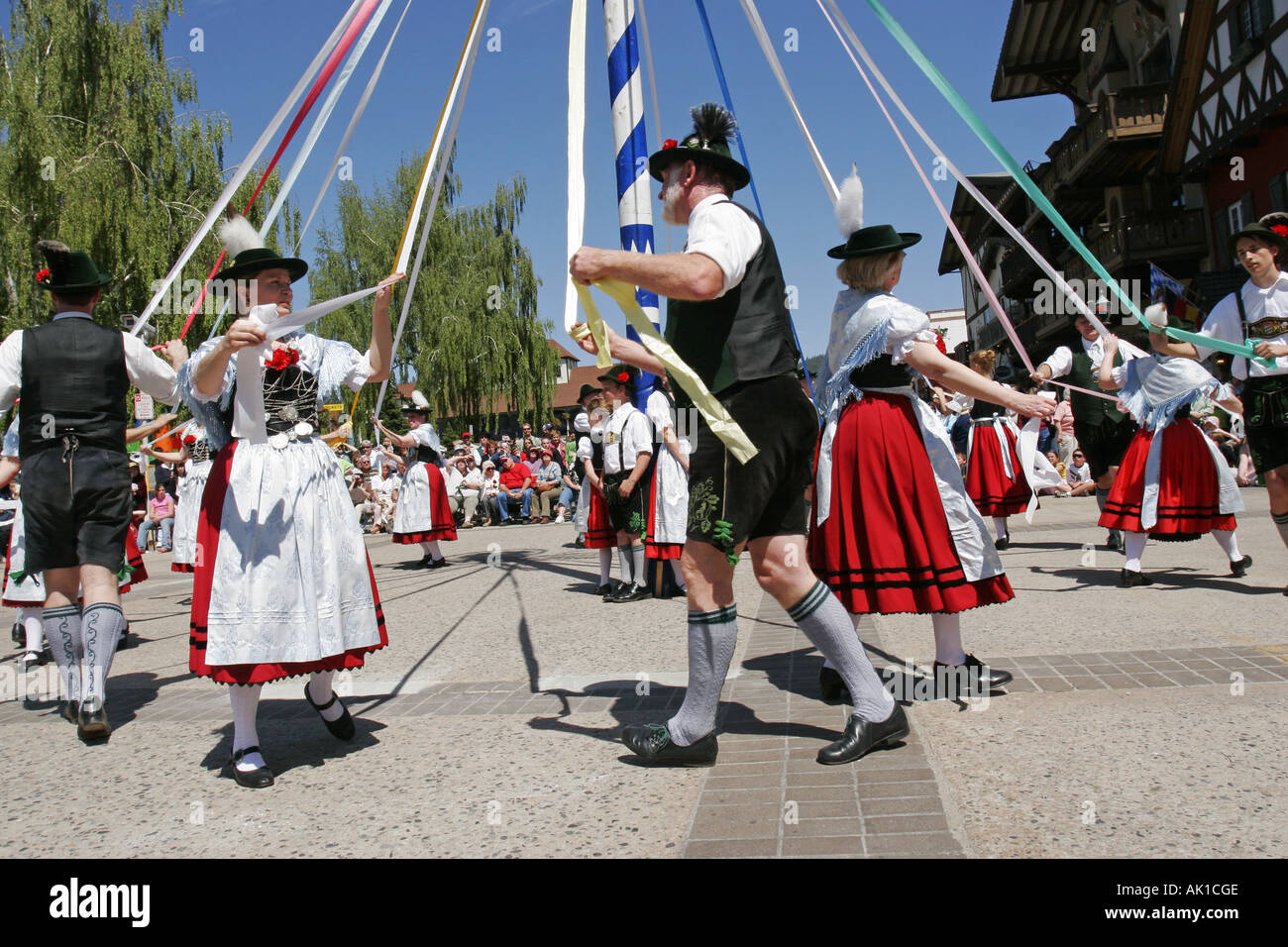 Traditional Maypole Dancing, Maifest in Leavenworth, Washington, USA ...