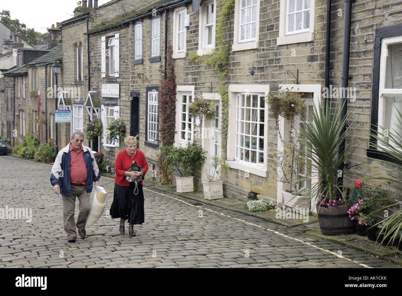 England walk street hi-res stock photography and images - Alamy