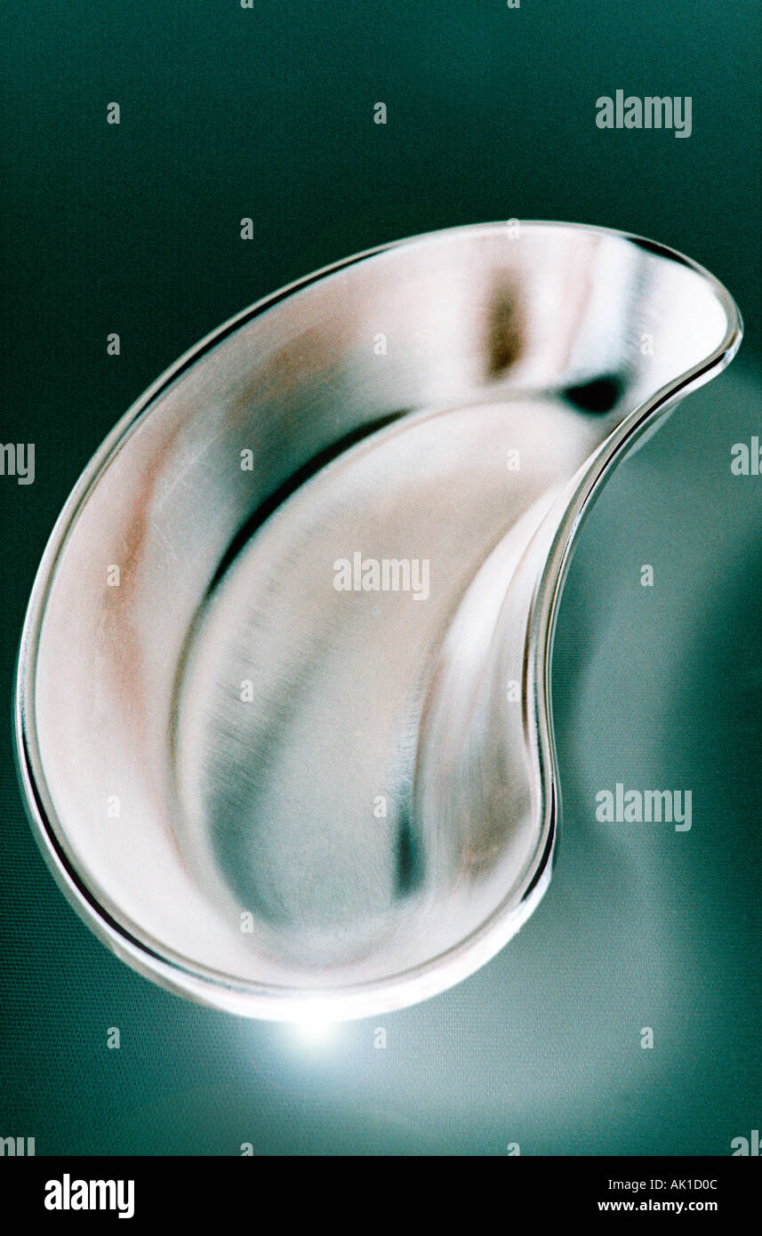 Kidney basin hi-res stock photography and images - Alamy