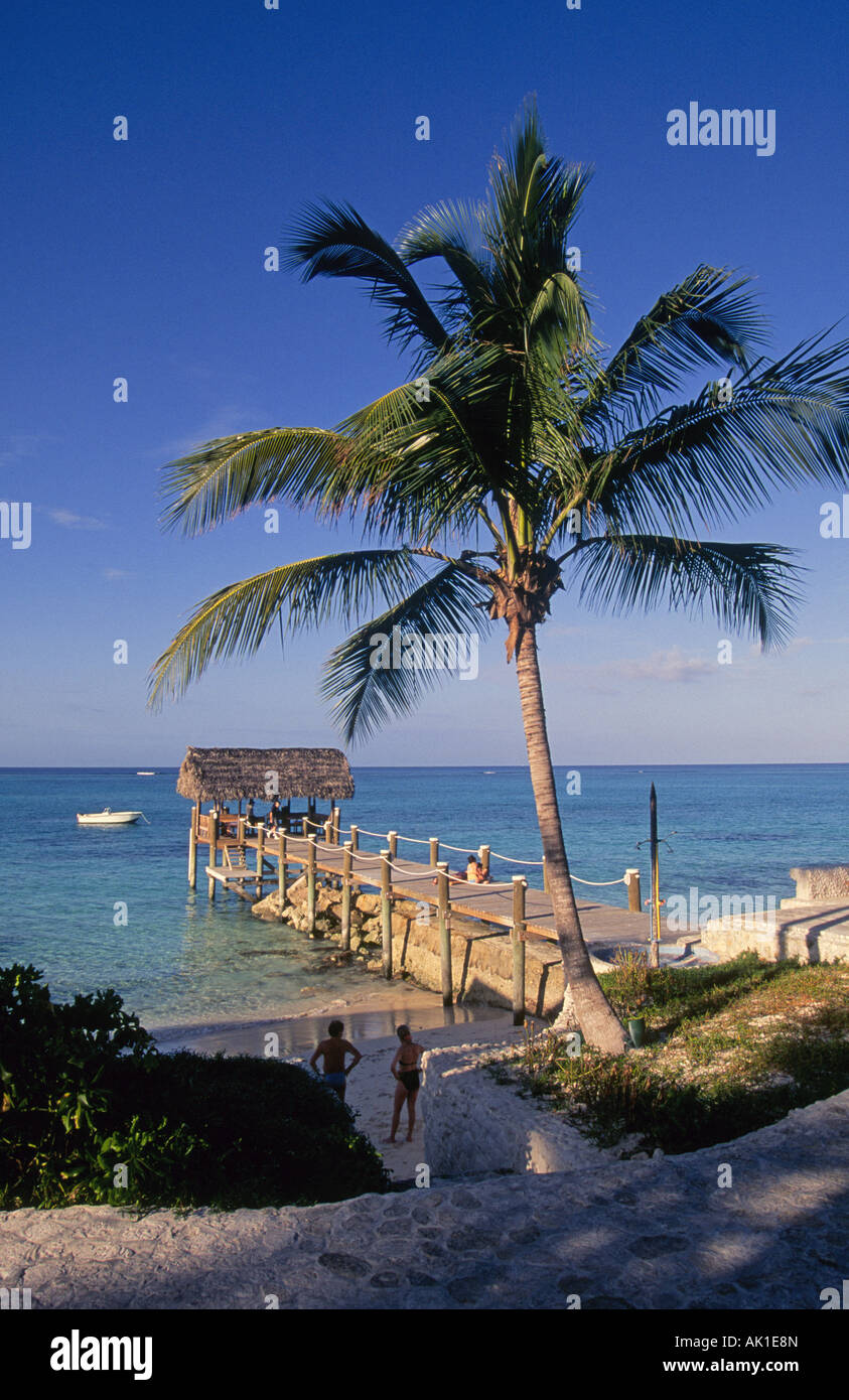 Beaches in nassau hi-res stock photography and images - Alamy
