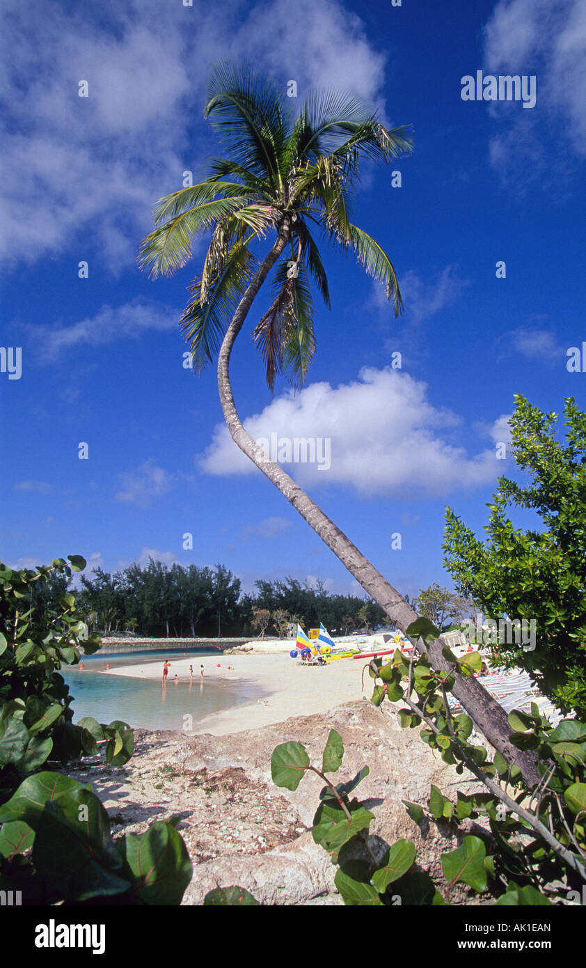 Beaches in nassau hi-res stock photography and images - Alamy