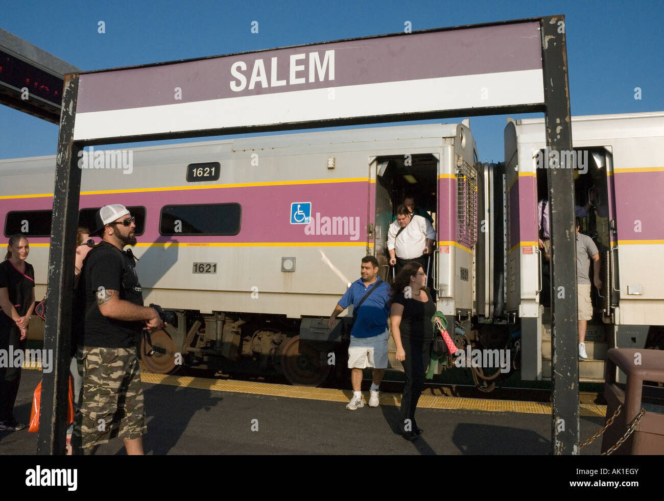 Passengers leaving a train at Salem train station New England USA Stock ...