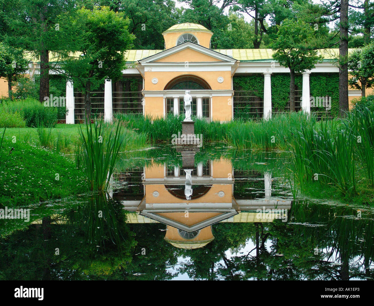Summer residence hi-res stock photography and images - Alamy