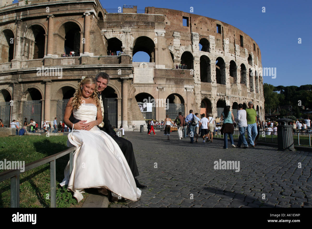 Loving couple in rome hi-res stock photography and images - Alamy