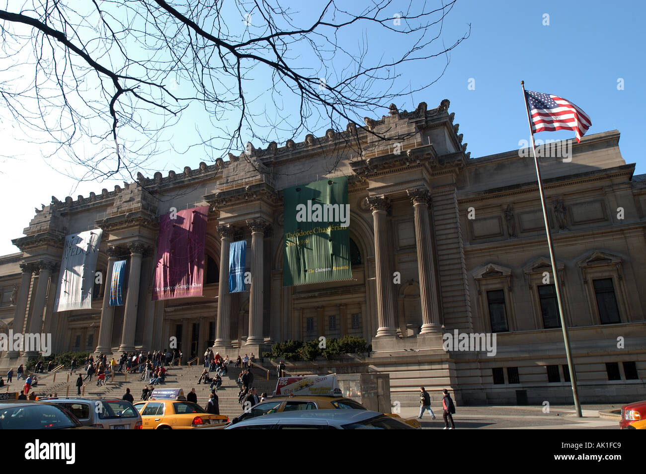 Avenues of big cities hi-res stock photography and images - Alamy