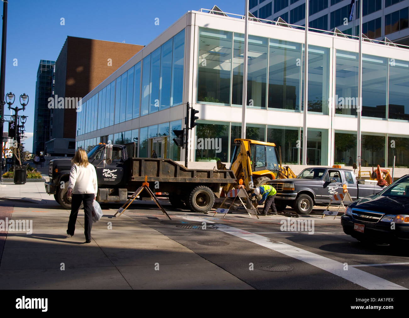 Workers digging up the street hi-res stock photography and images - Alamy