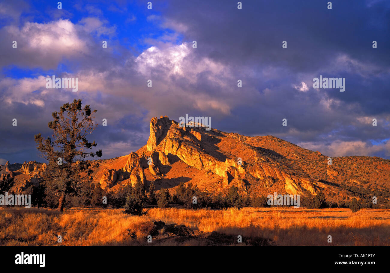 A view of the desert hills at Smith Rock State Park near Terrebonne ...