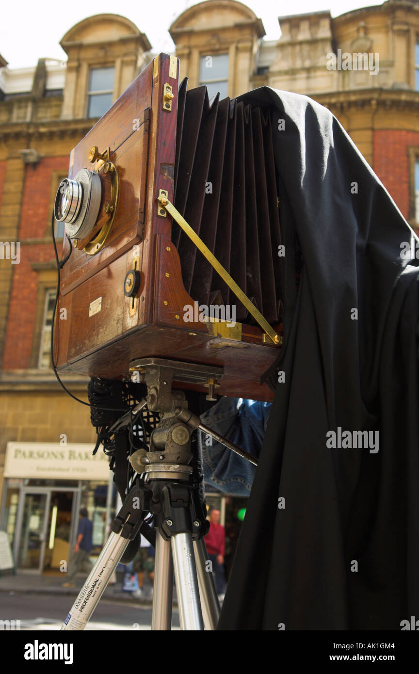 Photographer using antique wooden large format view camera Stock Photo ...