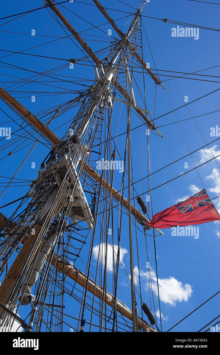 Mast rigging hi-res stock photography and images - Alamy