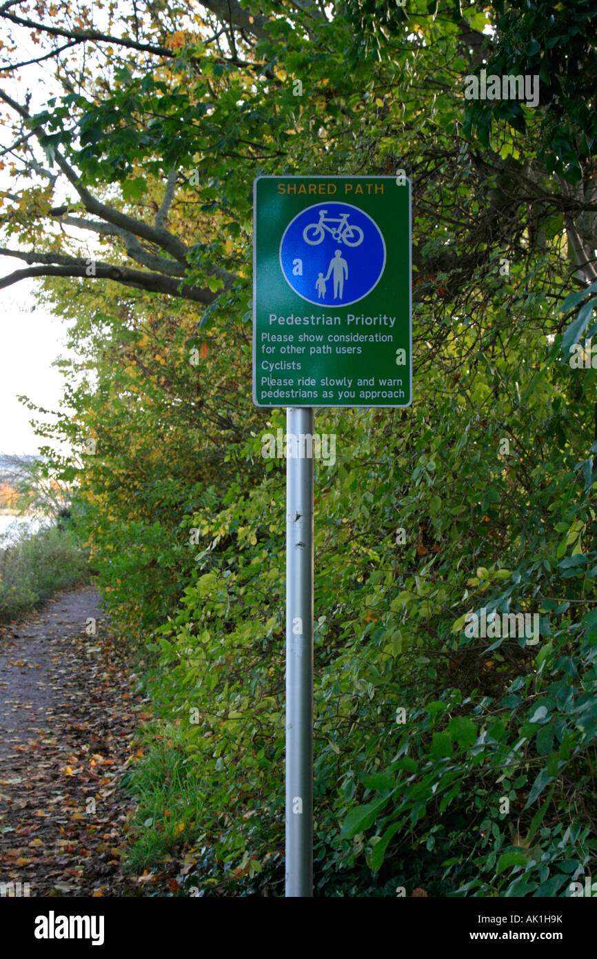 shared thames path for pedestrians and cyclists london cycle netwrok ...