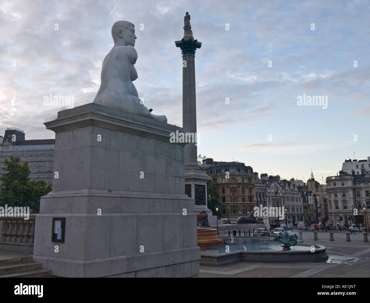 empty Trafalgar Square Early morning Stock Photo - Alamy