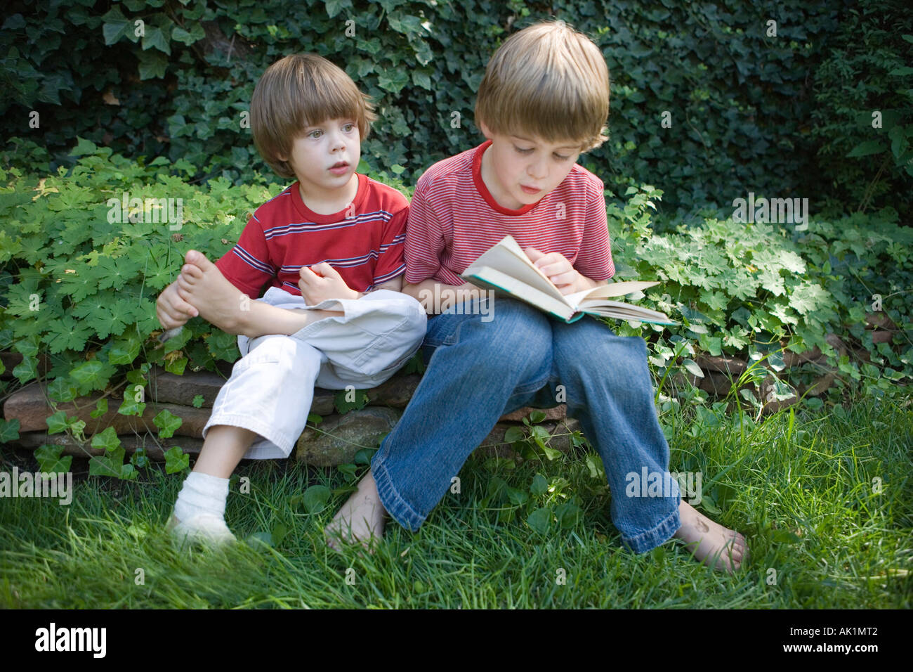 Older brother reading younger brother hi-res stock photography and ...