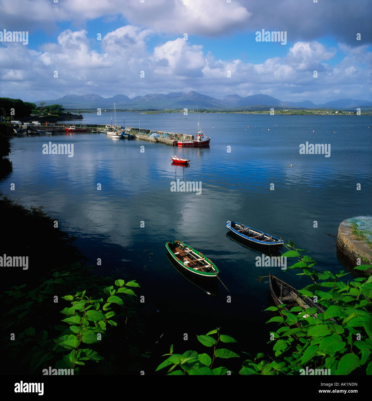 Roundstone hill hi-res stock photography and images - Alamy