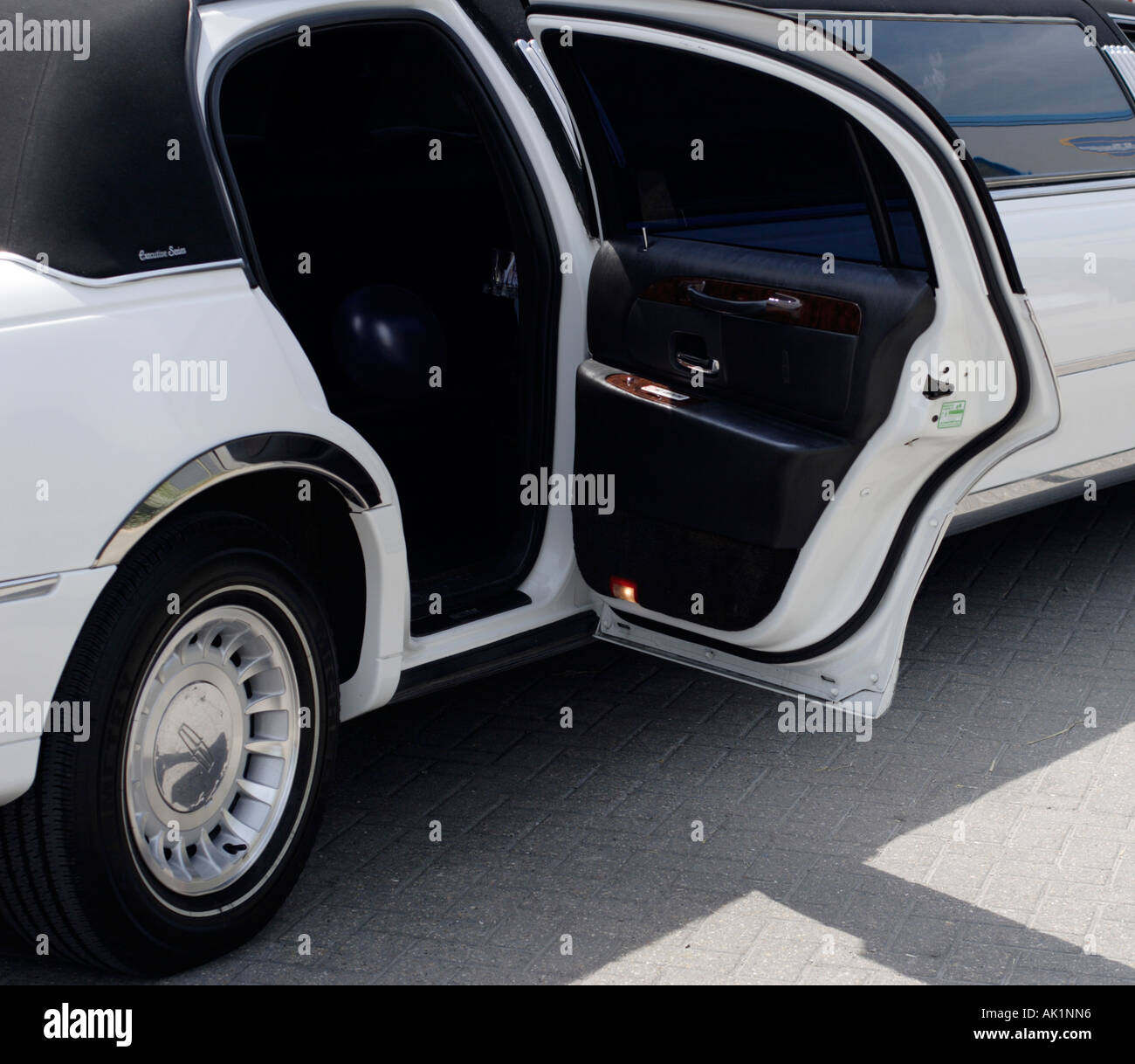 Rear open door of empty white stretch limo Stock Photo - Alamy