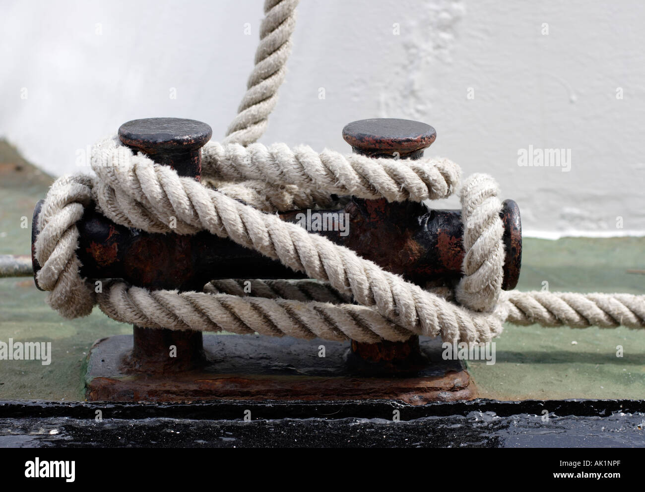 Detail of mooring line on ships deck Stock Photo - Alamy