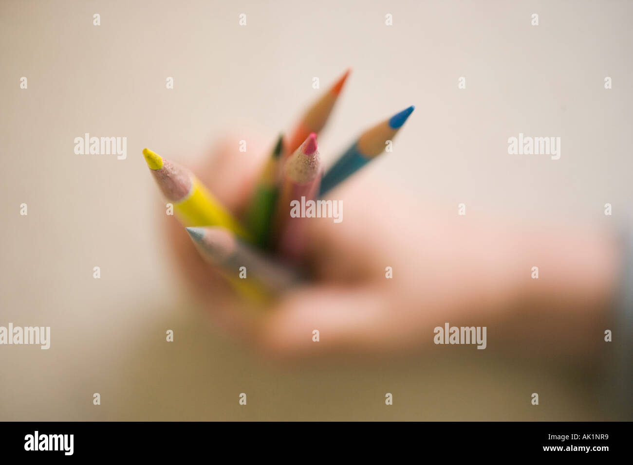 hand holding colored pencils Stock Photo - Alamy hand holding colored pencils Stock Photo - Alamy