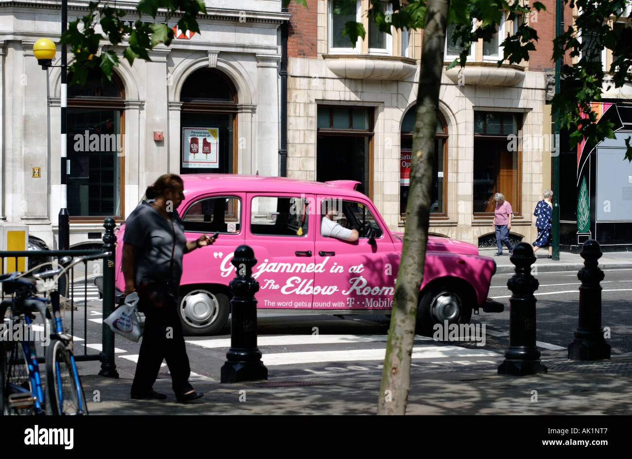 Pink London taxi in Sloane Square Stock Photo - Alamy