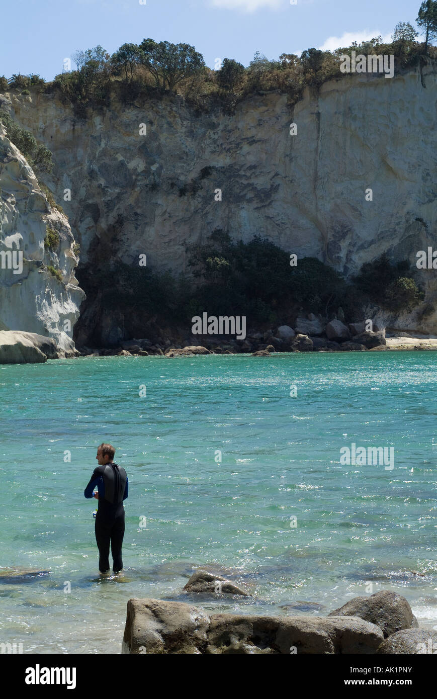 Couple snorkeling at Gemstone Bay Stock Photo - Alamy