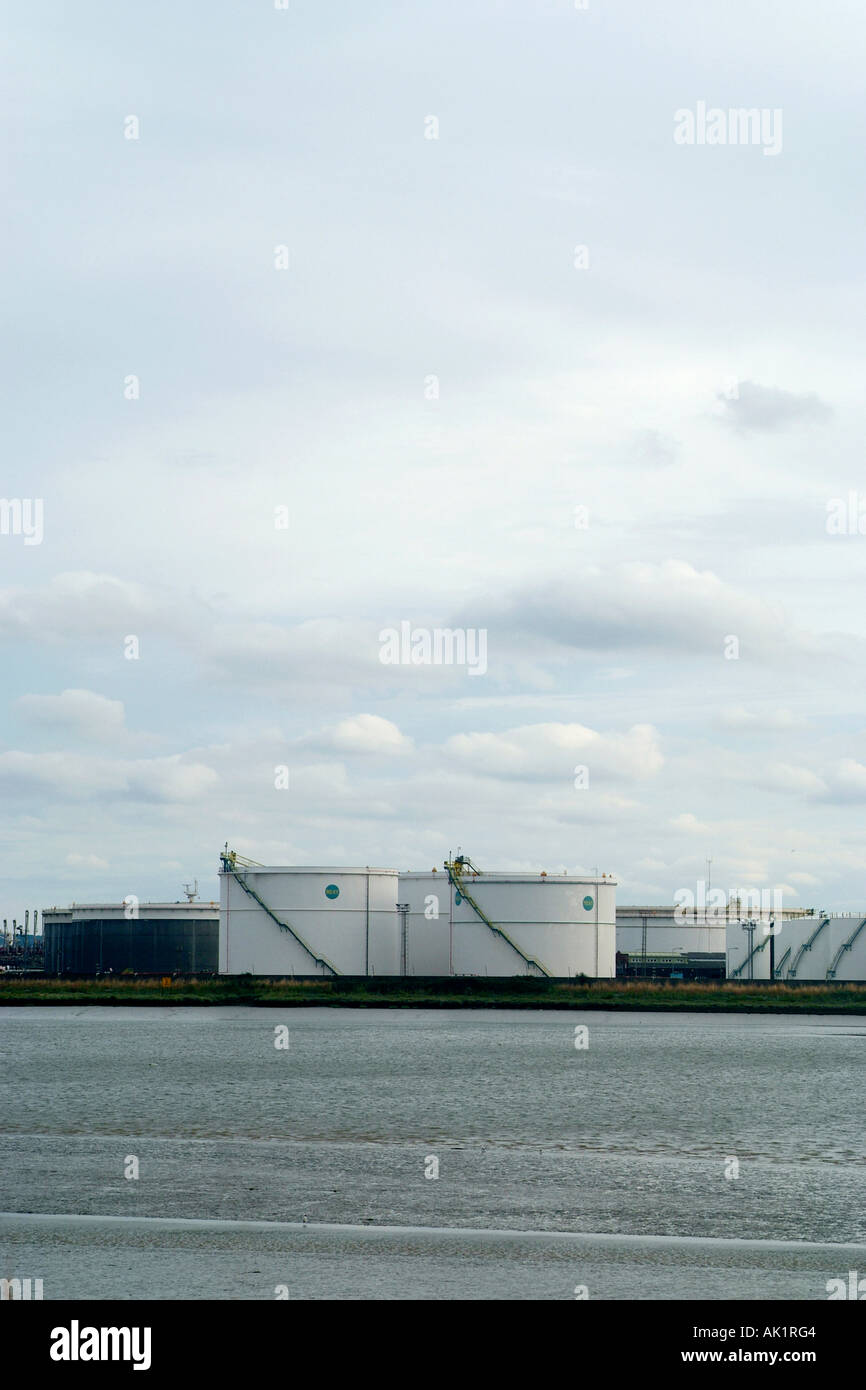 Thames petroleum hi-res stock photography and images - Alamy